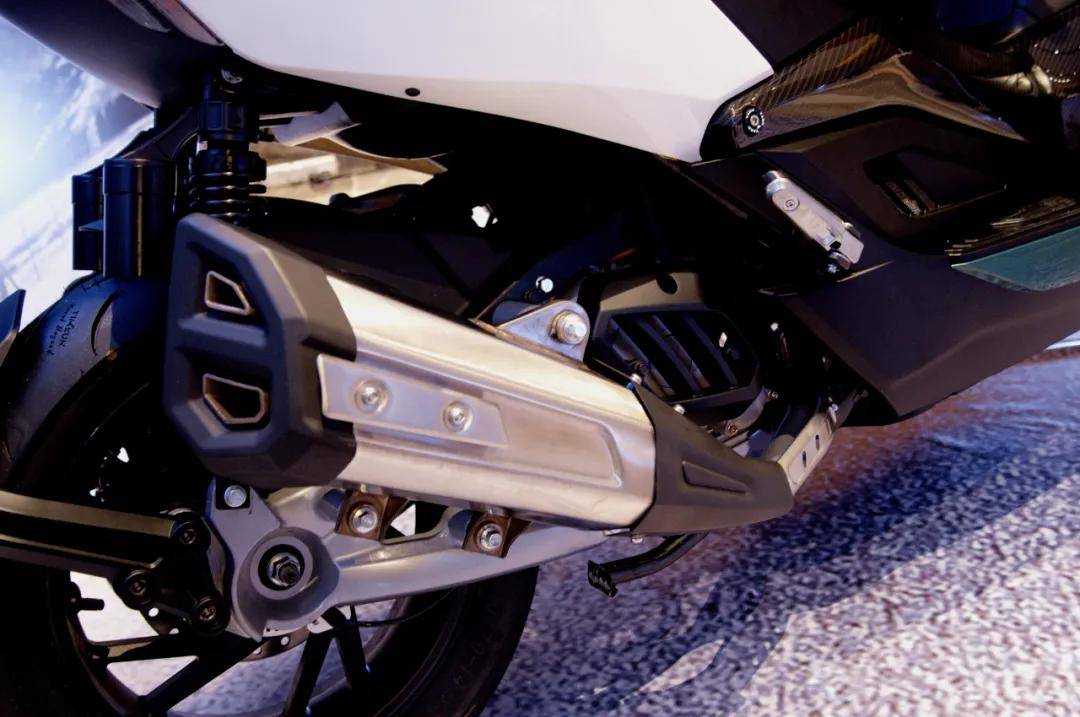 15980起滑动离合，电子快排，台荣发布双缸250仿赛GP1，开拓者400_搜狐汽车_搜狐网