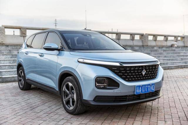 能压制宋MAX、传祺M6的MPV，顶配12万的RM5真值吗？_宝骏