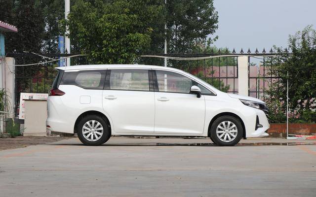 能压制宋MAX、传祺M6的MPV，顶配12万的RM5真值吗？_宝骏