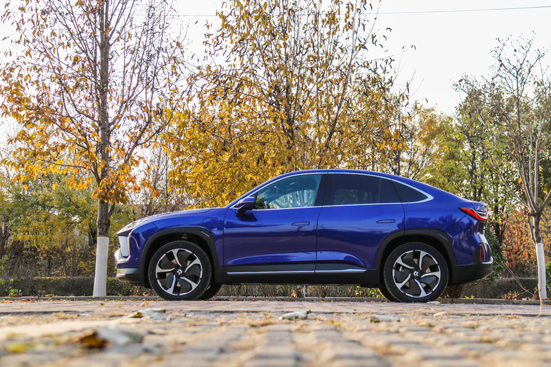 蔚来最美量产车 智能电动轿跑SUV EC6试驾 NOP功能很抢眼！_车型