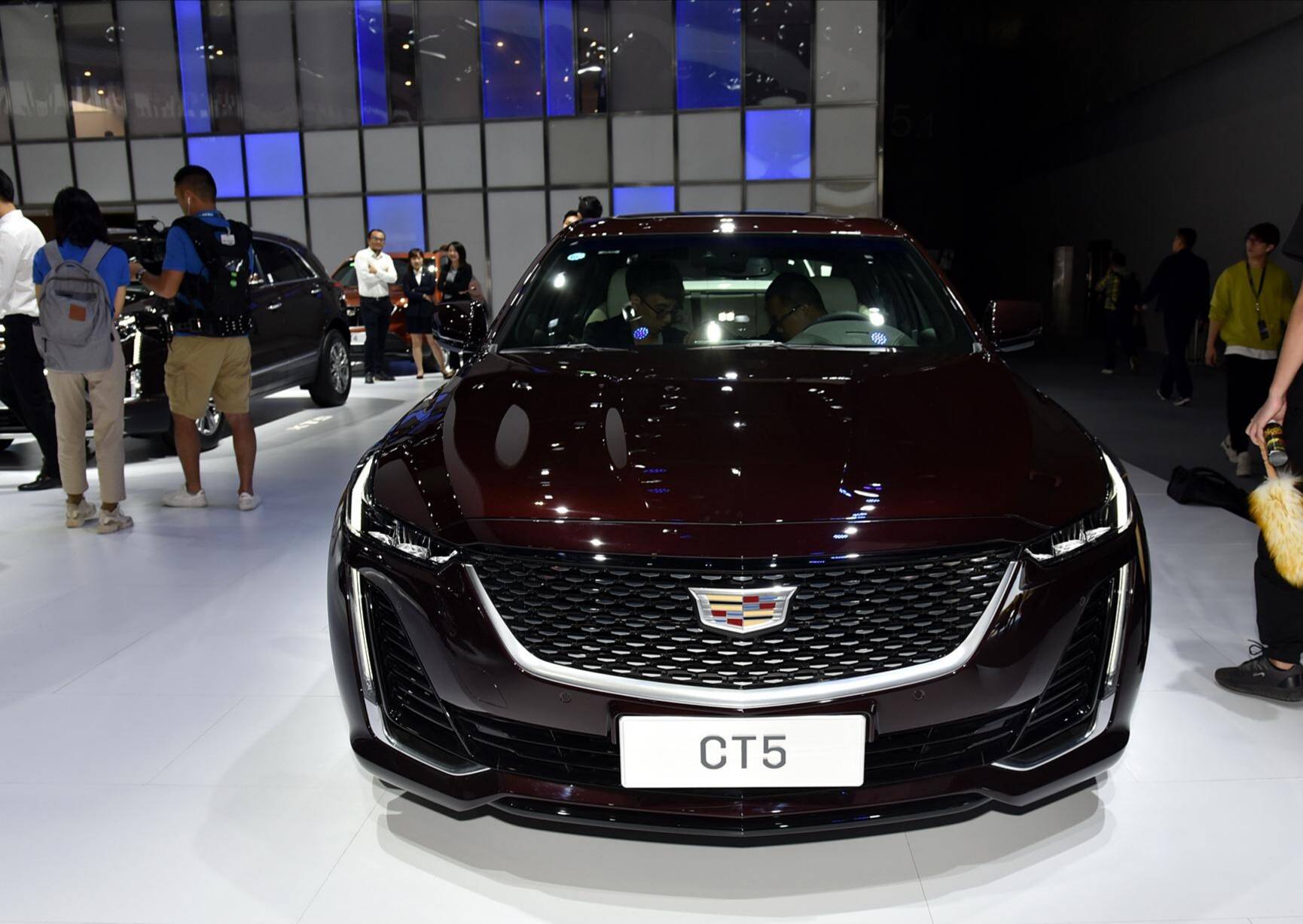 新款凯迪拉克CT5亮相，预售23.9万，加速不输宝马3系，真帅气_搜狐汽车_搜狐网