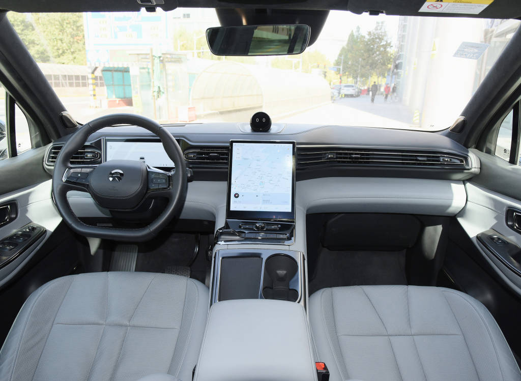 油与电混战！蔚来ES8对阵凯迪拉克XT6，哪款更值得入手？_搜狐汽车_搜狐网