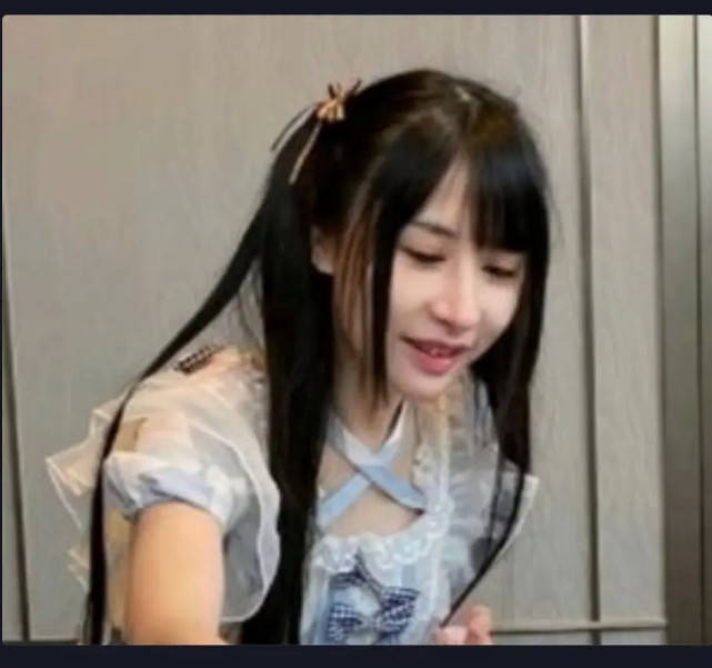 蔡萝莉真实颜值曝光,难怪与关晓彤尹正合影不摘口罩,与杜海涛合影才摘口罩