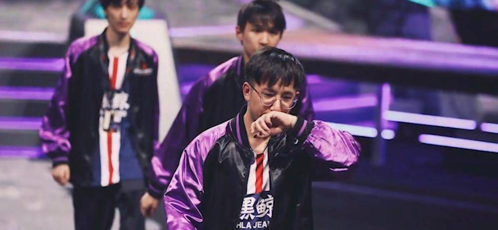 DOTA2：LGD发布TI9记录片，输液体后Fy大哭一场，maybe想退役_潘飞