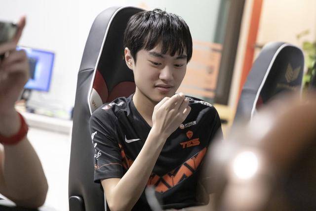 Karsa、左手、阿水，RNG放跑三大天才选手？亲手丢了S10冠军_Knight