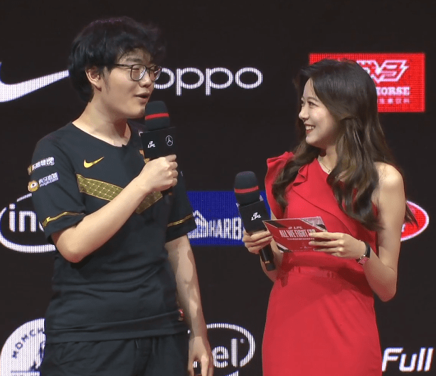 RNG教学局无情吊打VG！小虎兴奋抖腿，iBoy被打得开不出大招！_战队