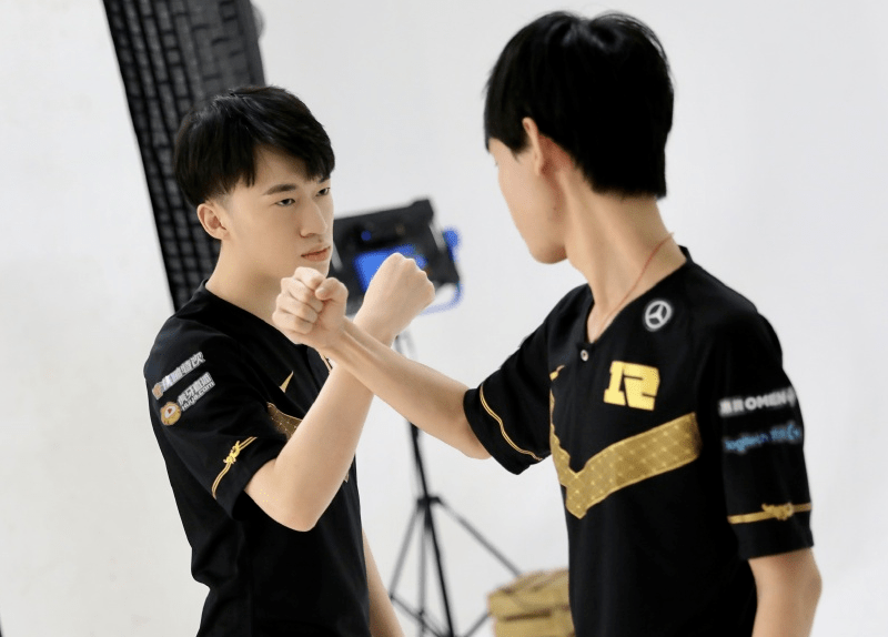 RNG赛后采访，Betty谈Uzi称赞自己：永远滴神只能是Uzi！_比赛