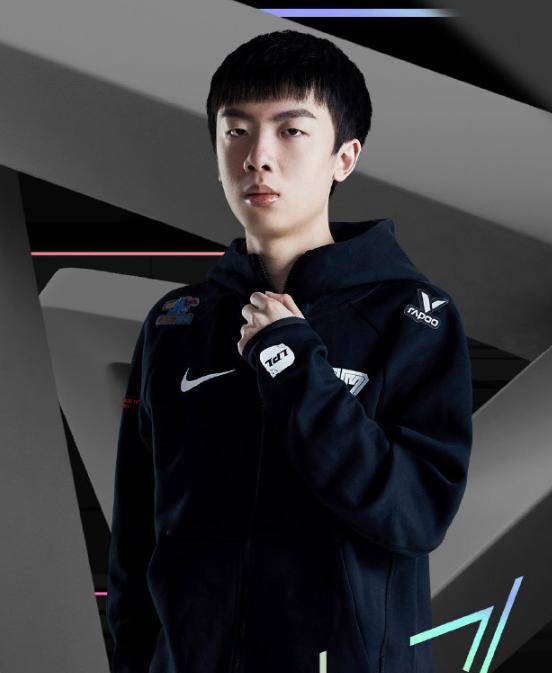 Smlz迎来LPL出道六周年，击杀数全LPL第二名，还记得大嘴1喷5吗_战队