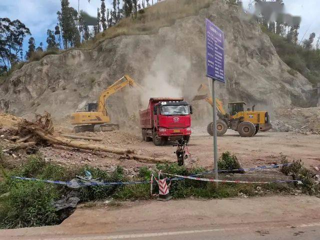 会东县小坝心西向会客厅及G353改扩建项目房屋拆除工作正稳步推进_群众