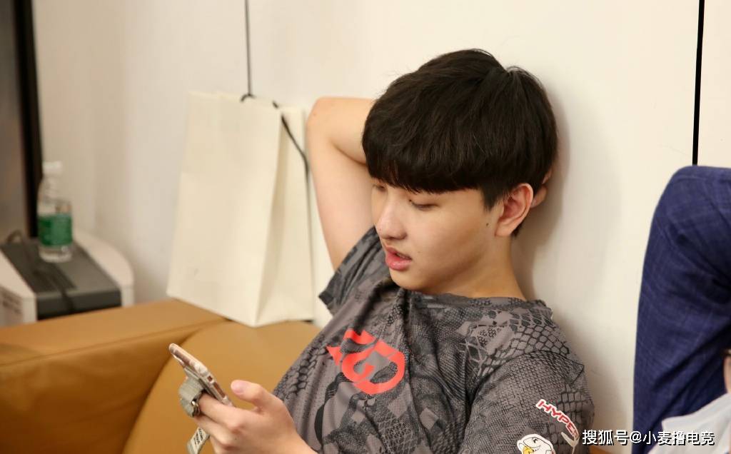 Doinb谈S赛分组：GEN风格克制LGD，盛赞SN不忘自嘲_队伍