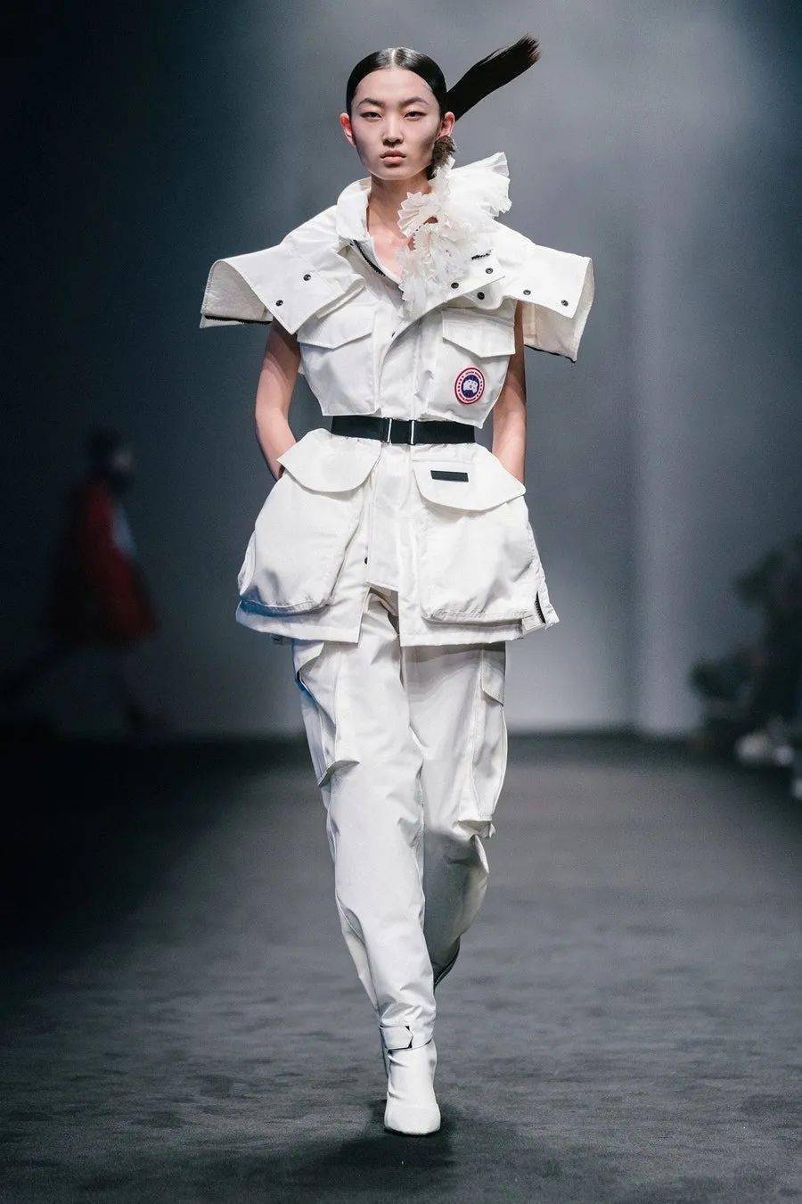 原来羽绒服还可以这样解构？ANGEL CHEN渗透着色彩的光影力量-搜狐大视野-搜狐新闻