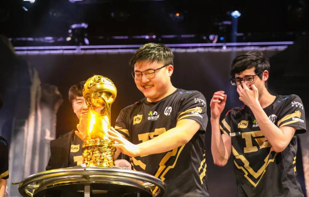 展望S11：DWG教练回归，LCK又稳了？Uzi或将复出抗韩_公测