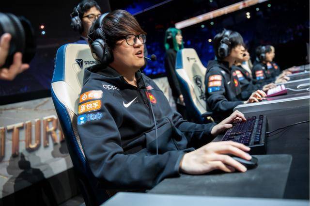 FPX宣布Khan与GimGoon成自由人，仍在沟通争取续约_选手