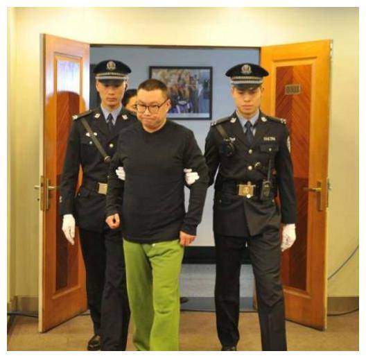 尹相杰出席酒会无人识?从红极一时到奔波商演,一手好牌打稀烂 搜狐大视野 搜狐新闻
