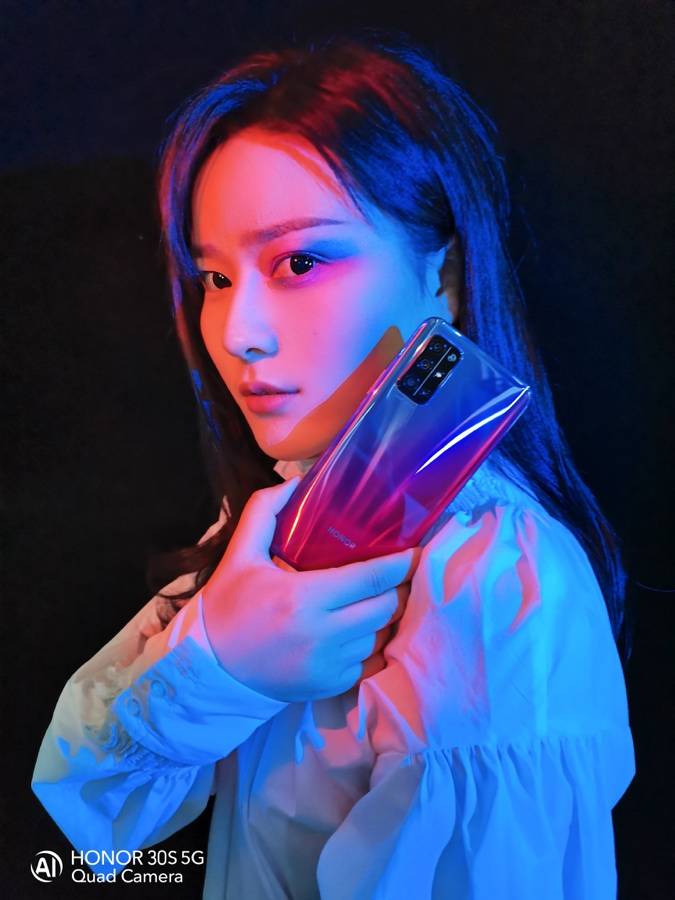 好评不断，荣耀30S蝶羽红凭实力赢掌声_驱动中国