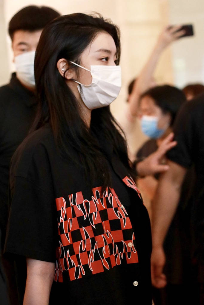 THE9组合录制618晚会 虞书欣卷发超美刘雨昕超飒-搜狐大视野-搜狐新闻