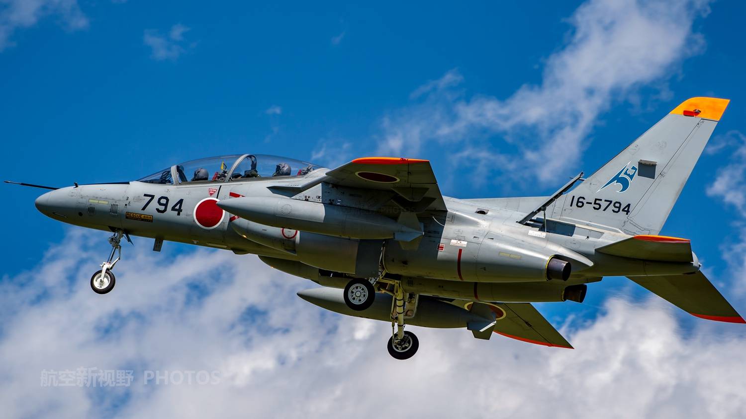 击败三菱和富士，川崎T-4一骑绝尘，自卫队现役最多的军用飞机_教练机