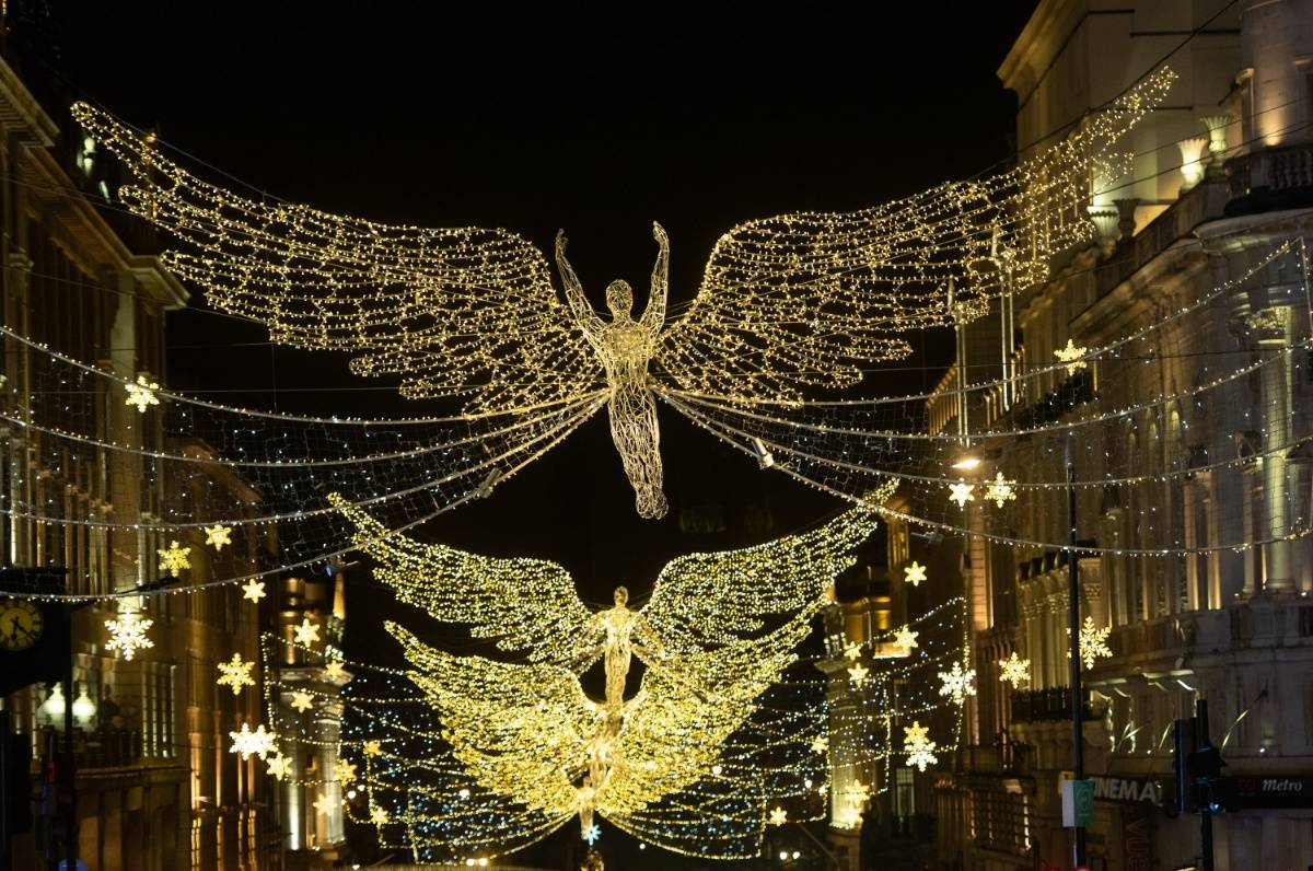 英国摄政街圣诞亮灯 华丽天使灯饰璀璨夺目-搜狐大视野-搜狐新闻