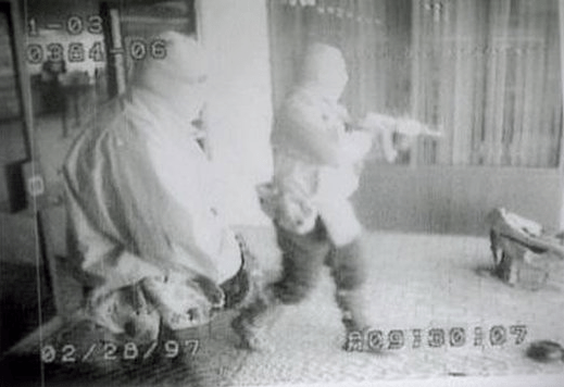 蟊贼持56冲与警方互射2000发，1997年美国北好莱坞银行劫案-搜狐大视野-搜狐新闻