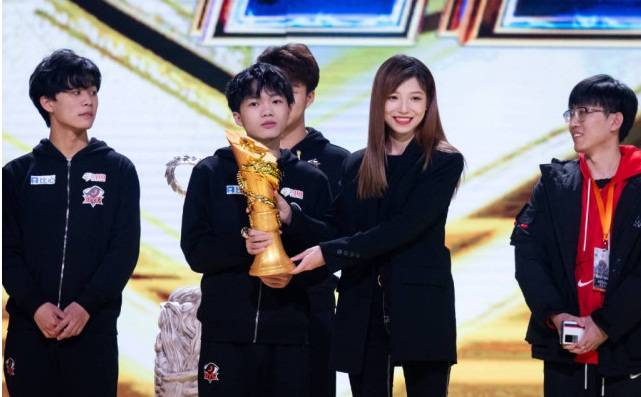 iQOO 7，KPL（王者荣耀职业联赛）官方比赛用机-搜狐大视野-搜狐新闻