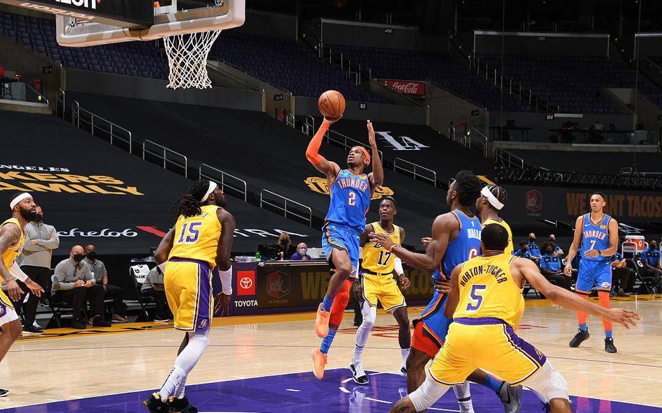 詹姆斯28分12助14板，湖人119-112雷霆，NBA5连胜-搜狐大视野-搜狐新闻