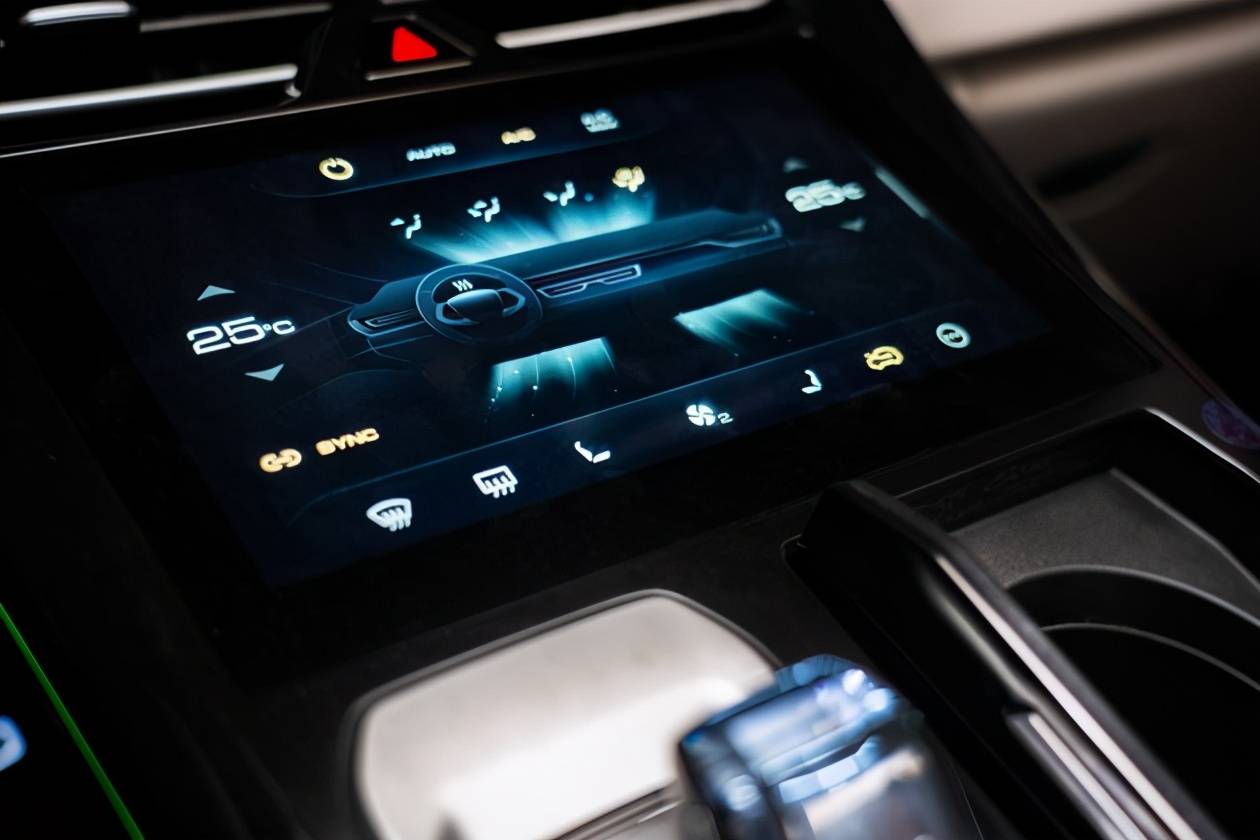 2.0T+48V轻混系统加码，WEY摩卡演绎未来汽车_搜狐汽车_搜狐网