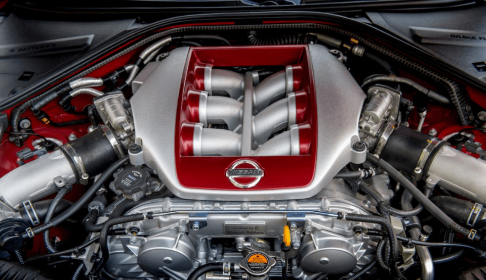 日产GT-R R35，最大功率720匹，哪款电动车敢PK？_搜狐汽车_搜狐网