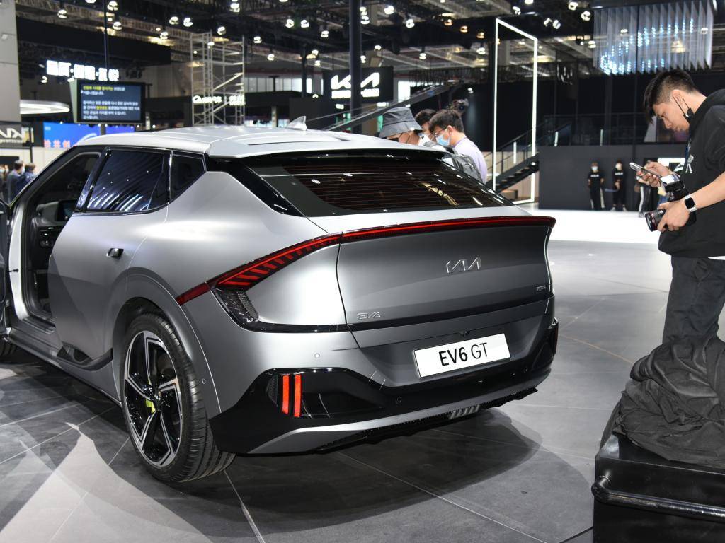 纯电架构双电机，旗舰性能比肩超跑，起亚EV6 GT线下首发_搜狐汽车_搜狐网