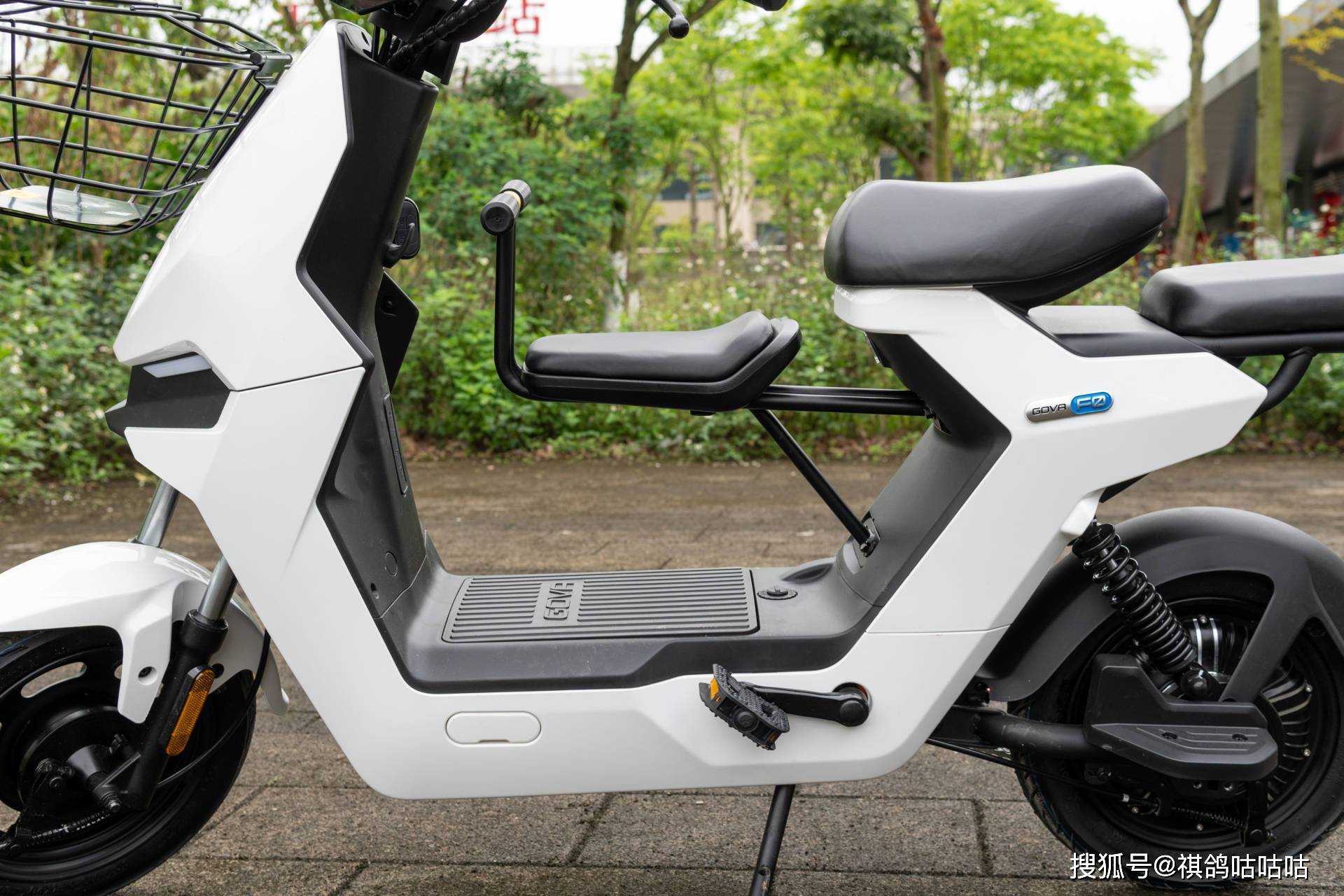 外观、通勤、载娃兼备，小牛GOVA F0极致性价比的选择_搜狐汽车_搜狐网