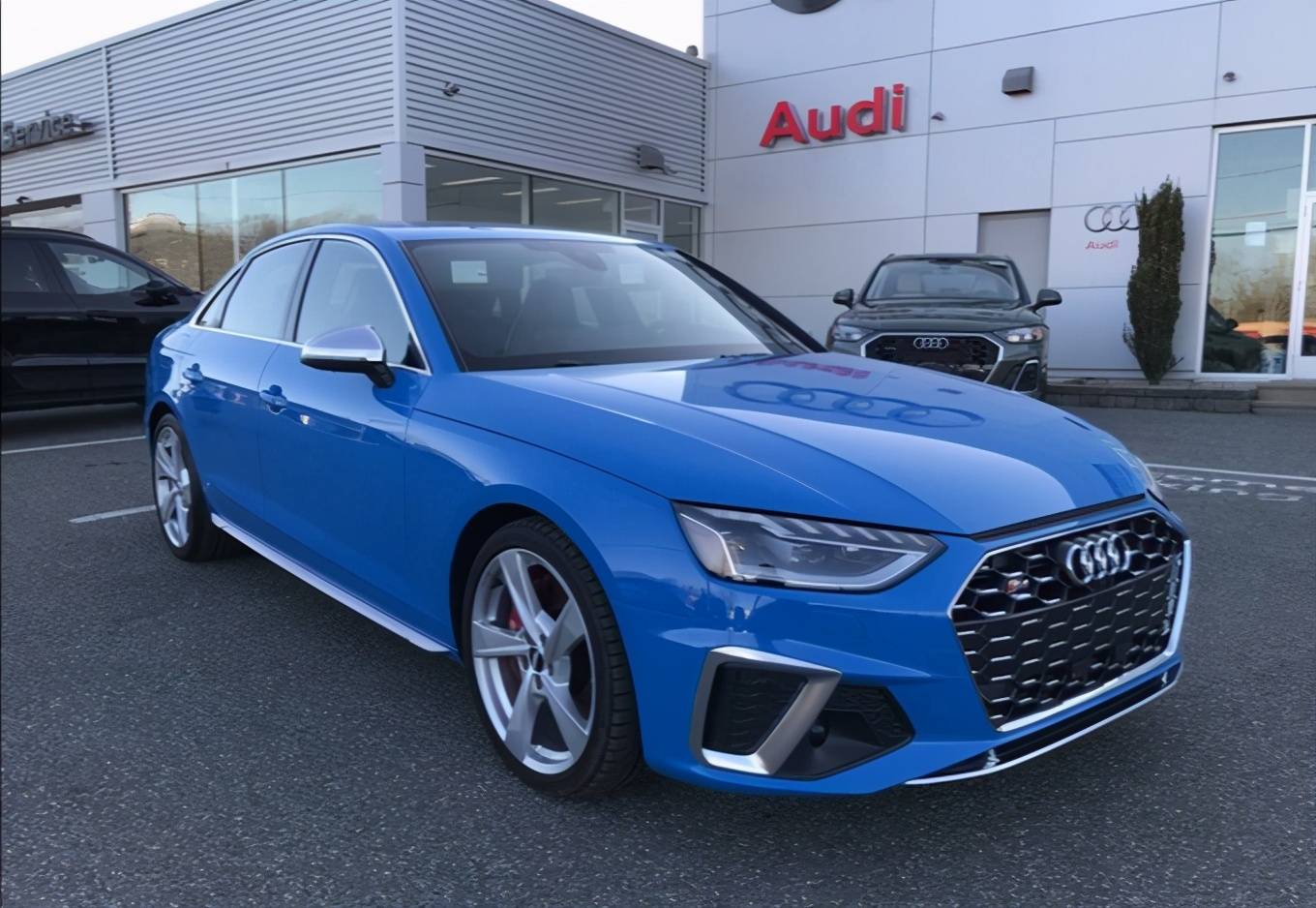 性能最强奥迪A4实拍！3.0T引擎+8AT，加速5秒，比宝马3系给力！_搜狐汽车_搜狐网