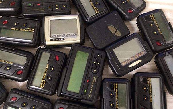 还记得八九十年代流行的的BB机吗？一代人的回忆，终落下帷幕_bb