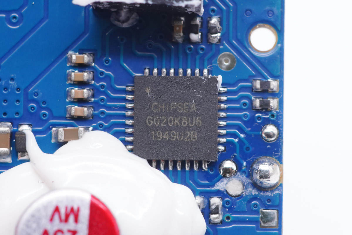 采用南芯SC8905升降压方案，绿联20000mAh 45W快充移动电源拆解_保护