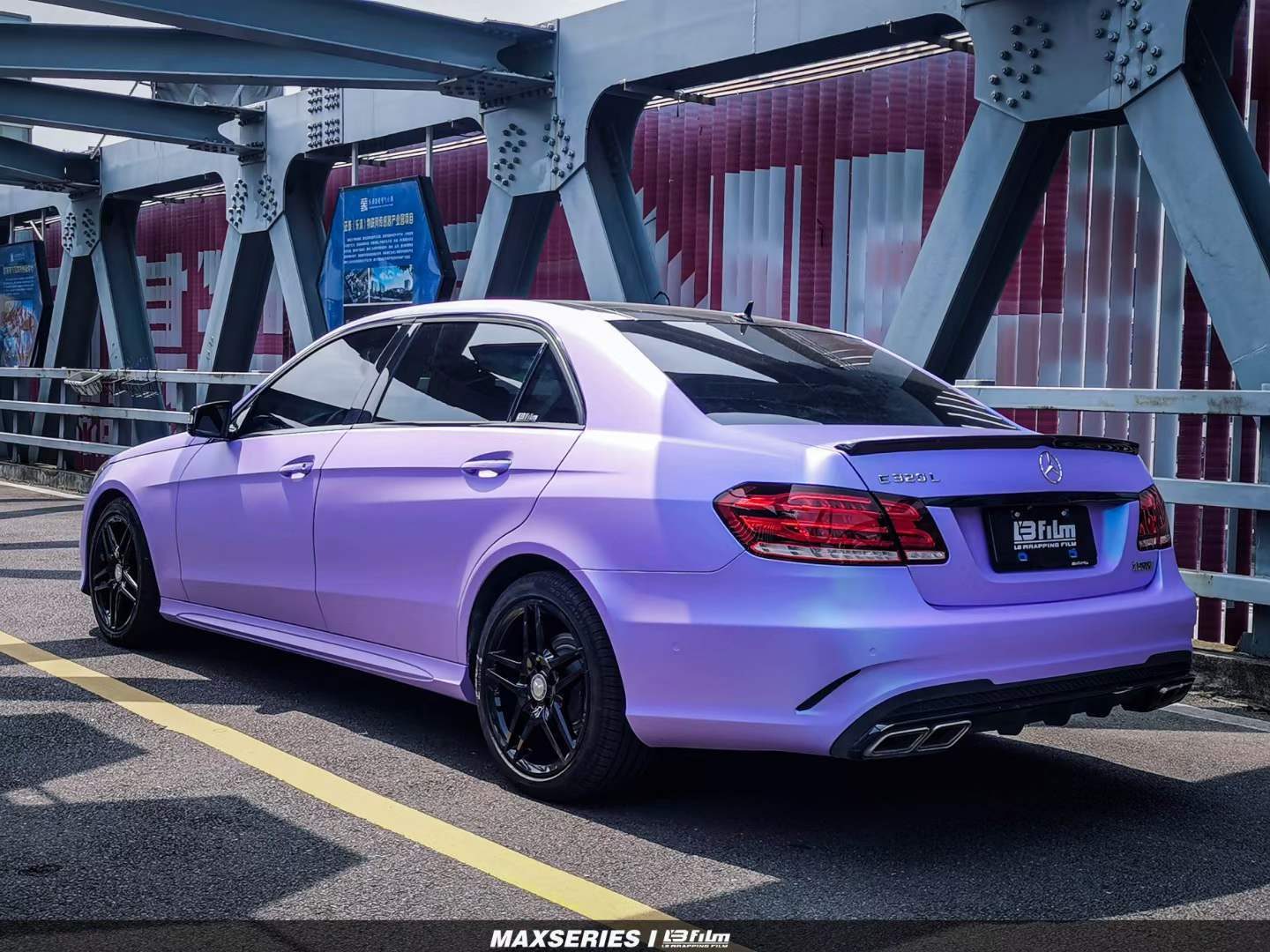 北京奔驰-E320L全车贴膜LB改色膜梦幻极光蓝_搜狐汽车_搜狐网