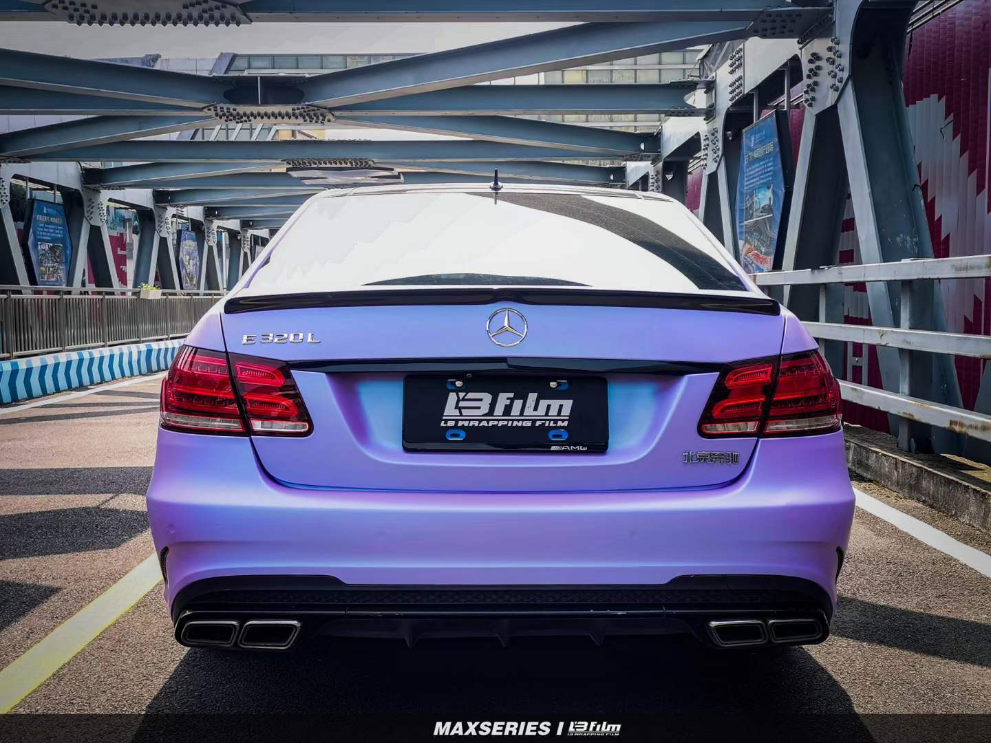 北京奔驰-E320L全车贴膜LB改色膜梦幻极光蓝_搜狐汽车_搜狐网