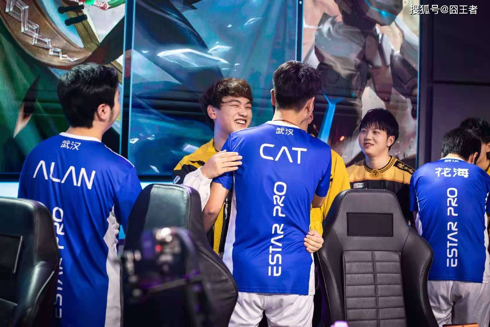 Fly获第六个FMVP，是当之无愧的KPL第一人！他为何能成为五虎独苗_Cat