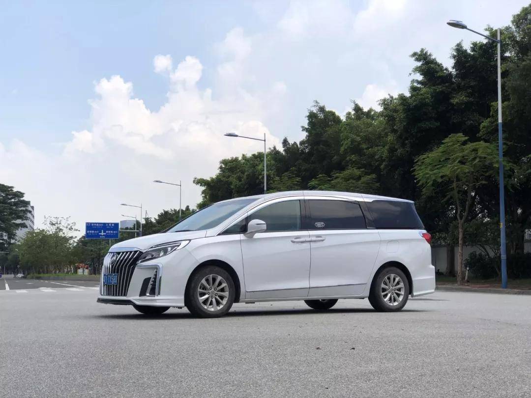 别克·GL8653T2020款搭配六片装奥克福铂金电镀雨挡_搜狐汽车_搜狐网