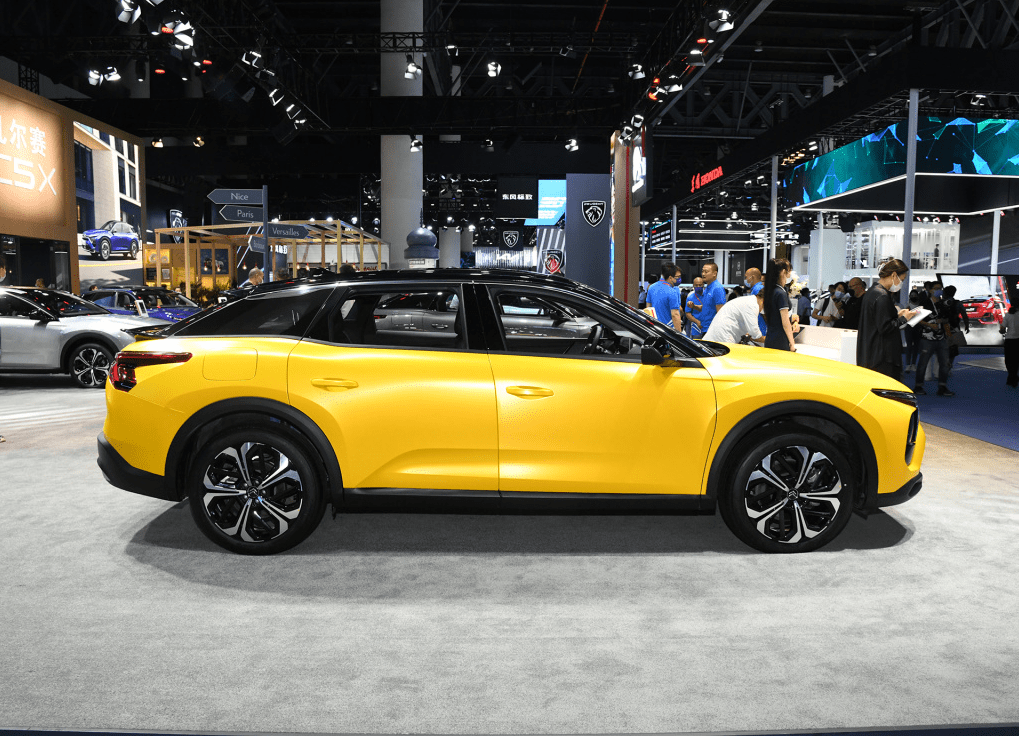 堪称同级最独特的中级车，凡尔赛C5X正式上市，售价14.37万元起_搜狐汽车_搜狐网