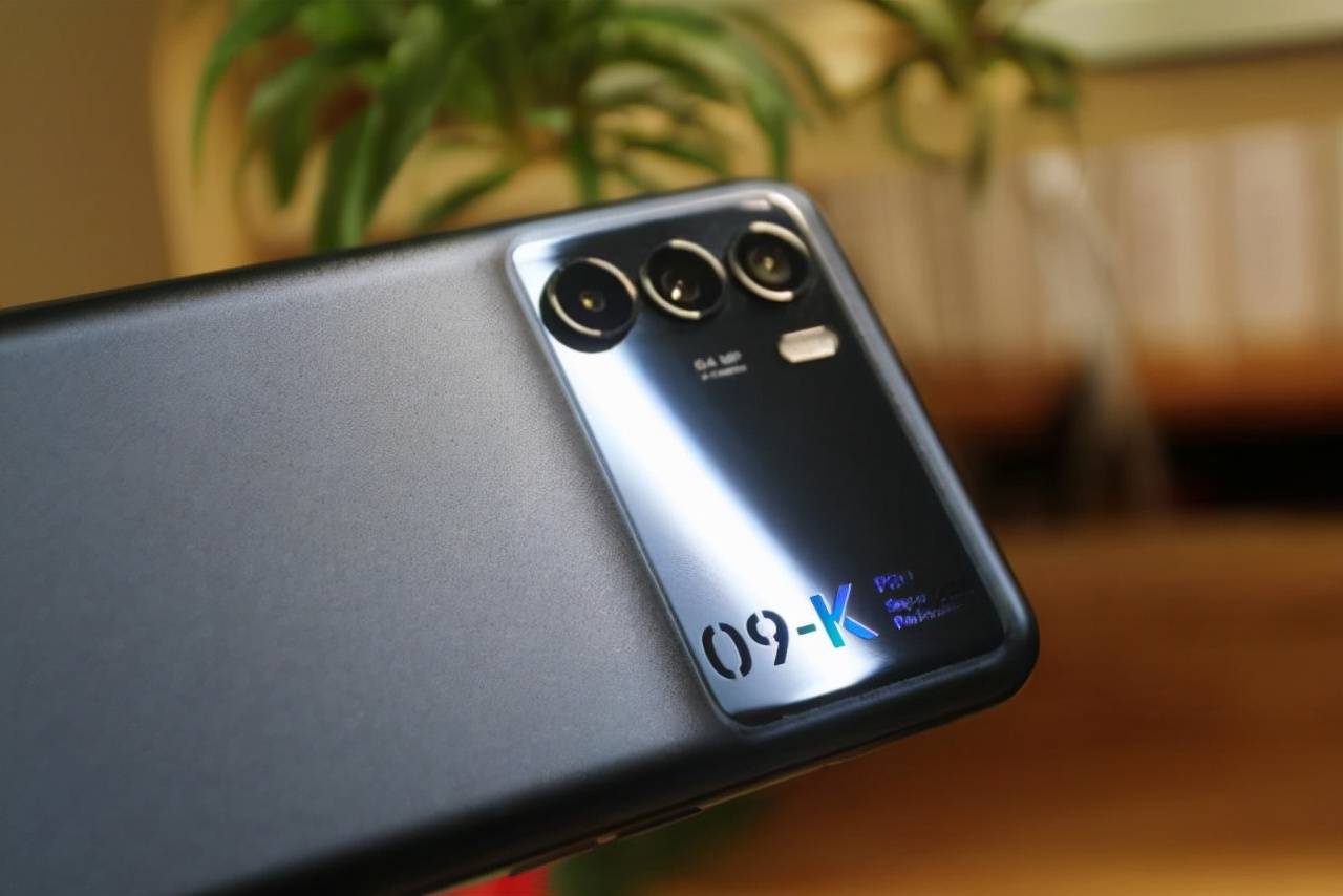 天玑1200+120Hz高刷加持，OPPO K9 Pro评测体验，性能迎来大提升_机身