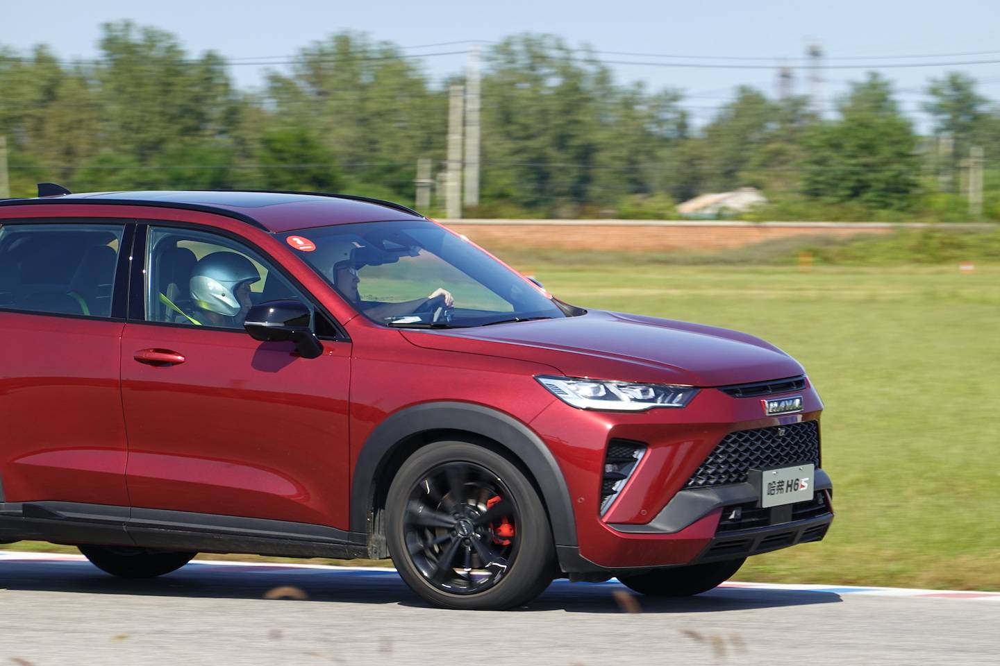 哈弗H6S试驾报告：1.5T混动扭矩达530牛·米，实际体验却非常温顺_搜狐汽车_搜狐网