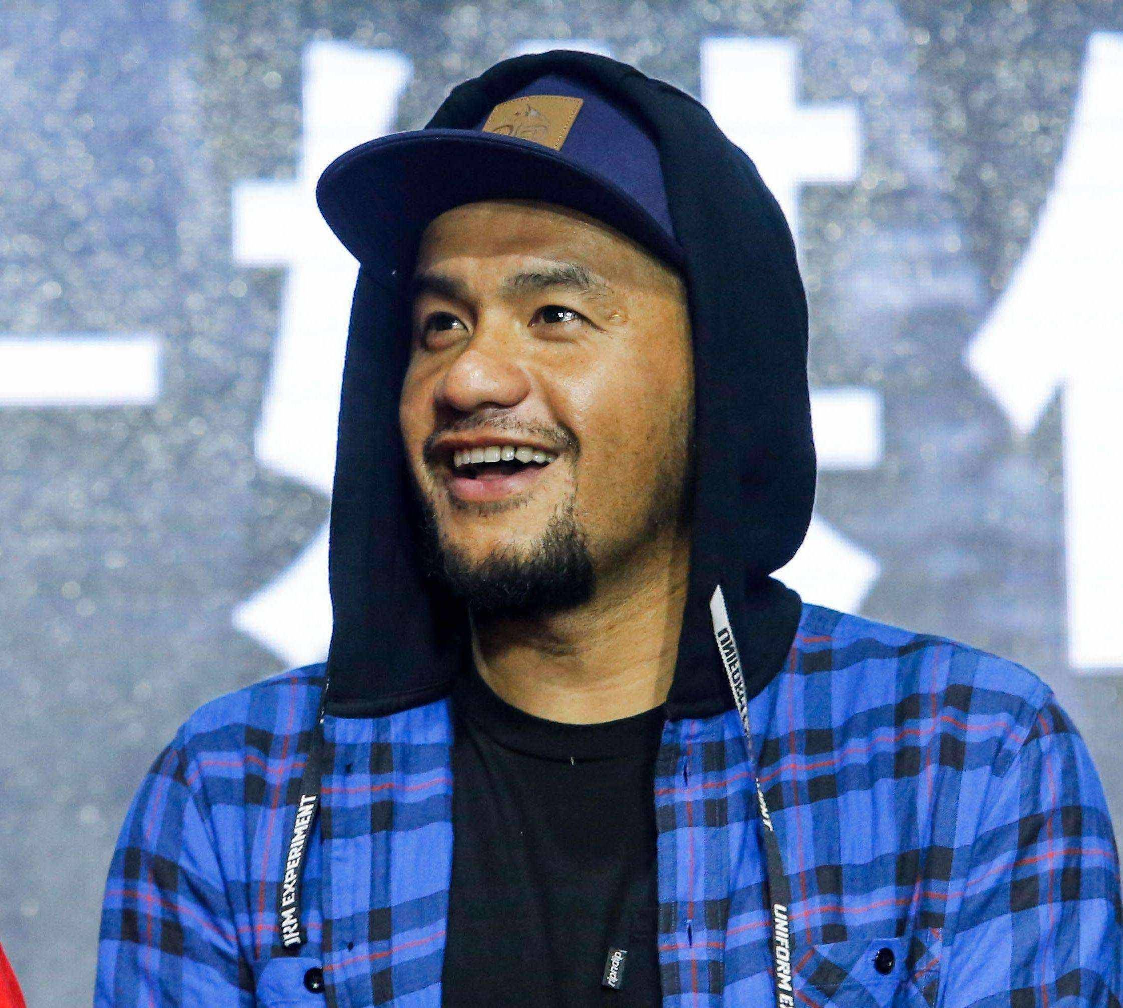 张震岳晒3岁儿子照片，发文解释两年没工作原因，在家专心当奶爸_陈芸凡