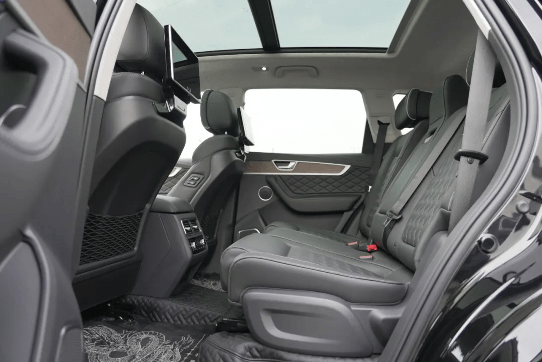 试驾2022款红旗HS7，3.0T V6和品牌情怀的双管齐下_搜狐汽车_搜狐网