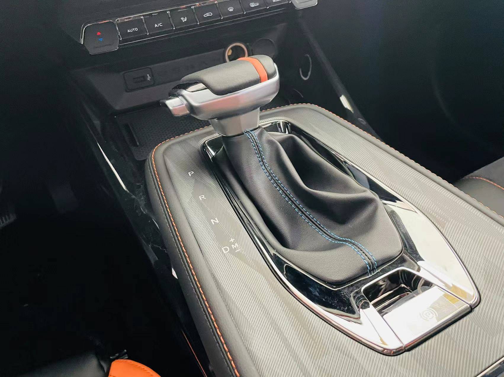 将年轻人的心拿捏的死死的 实拍长安欧尚X5运动版_搜狐汽车_搜狐网