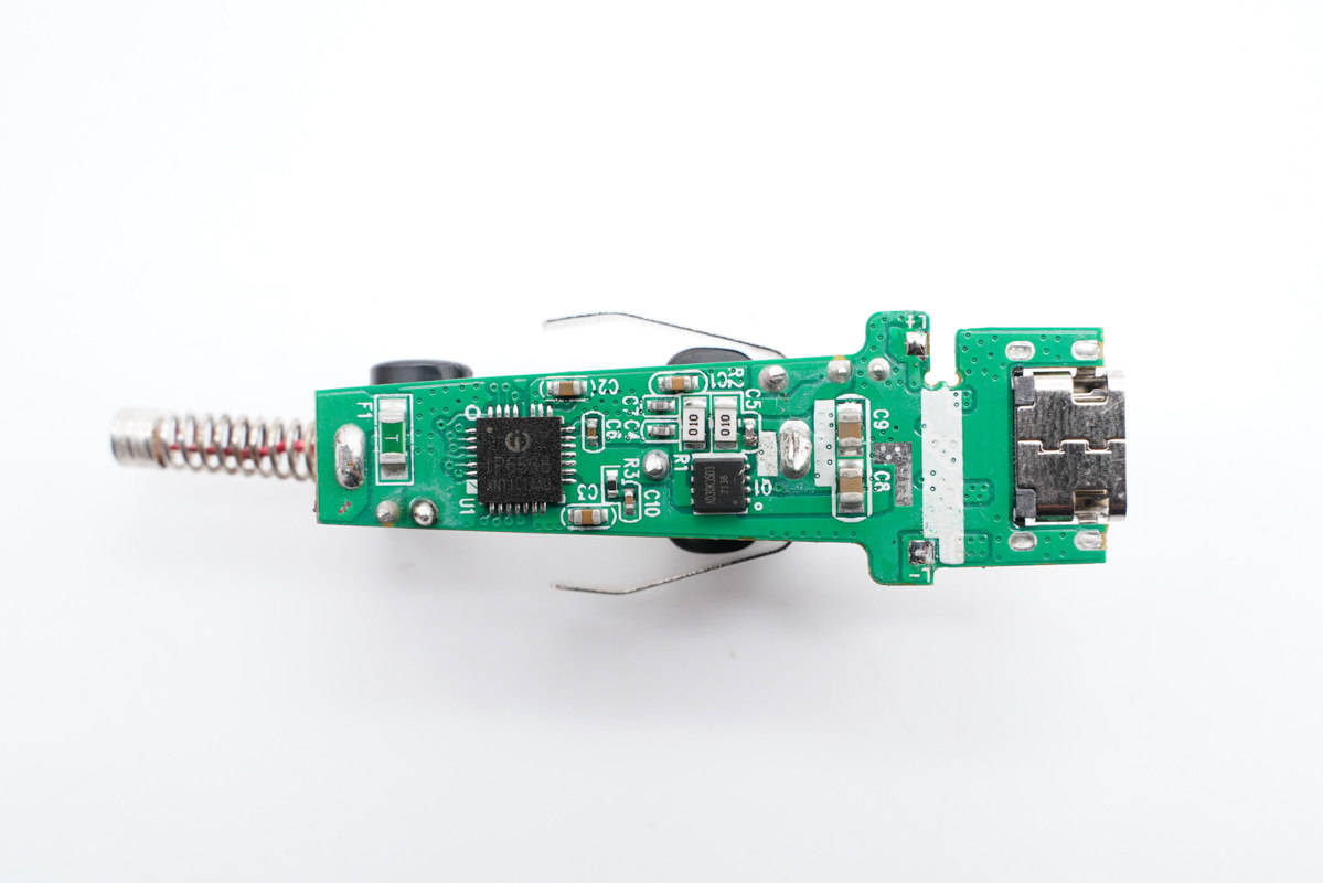 内置英集芯IP6538高集成SOC IC，机乐堂45W三合一带线车充拆解_搜狐汽车_搜狐网