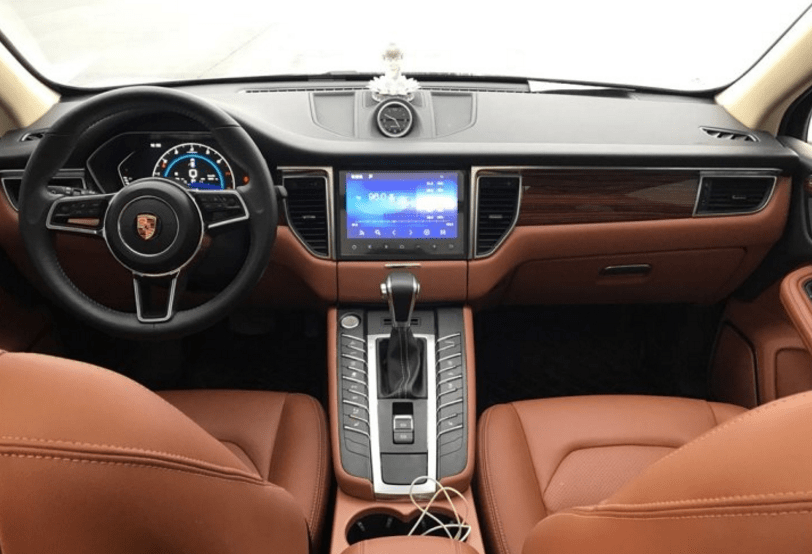 某车行买辆“保时捷macan”，朋友：低价开上豪车_感觉_小伙_空间