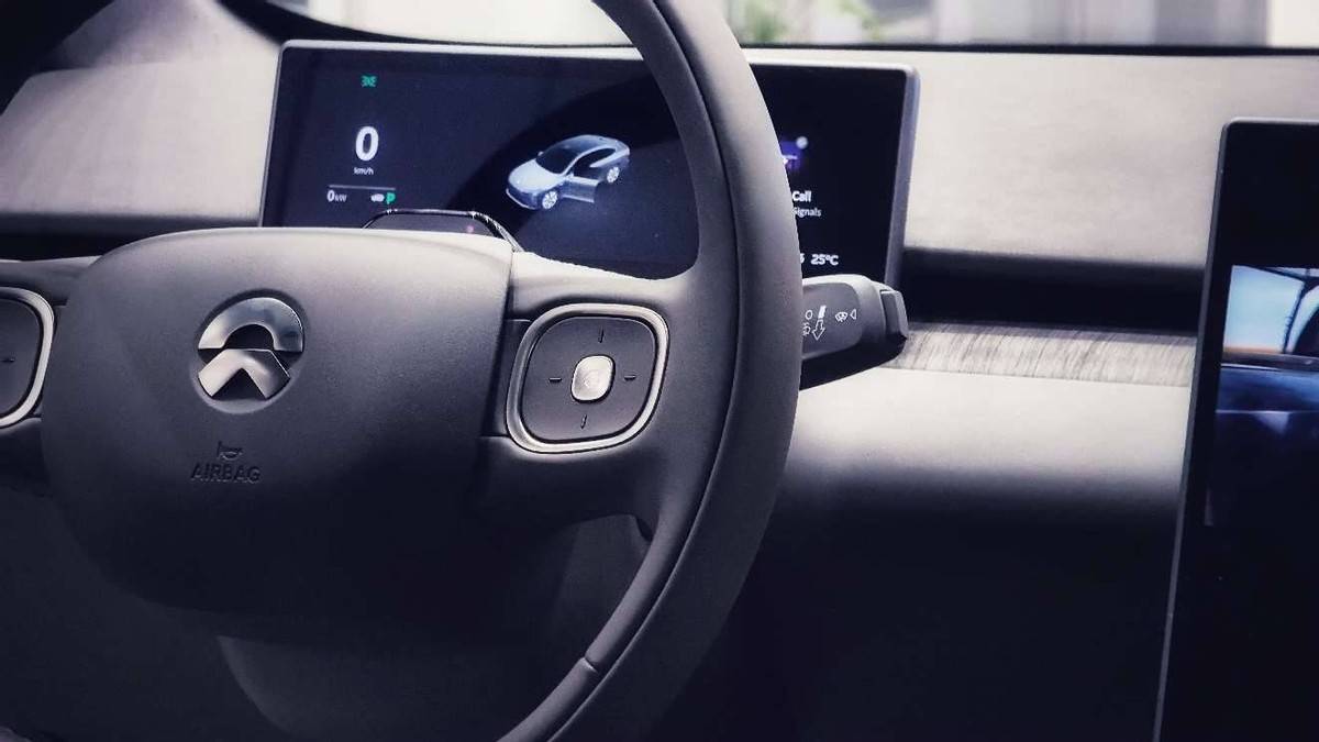 气场不输BBA，形式质感堪比12缸大劳！ET7靠啥打动用户？_搜狐汽车_搜狐网