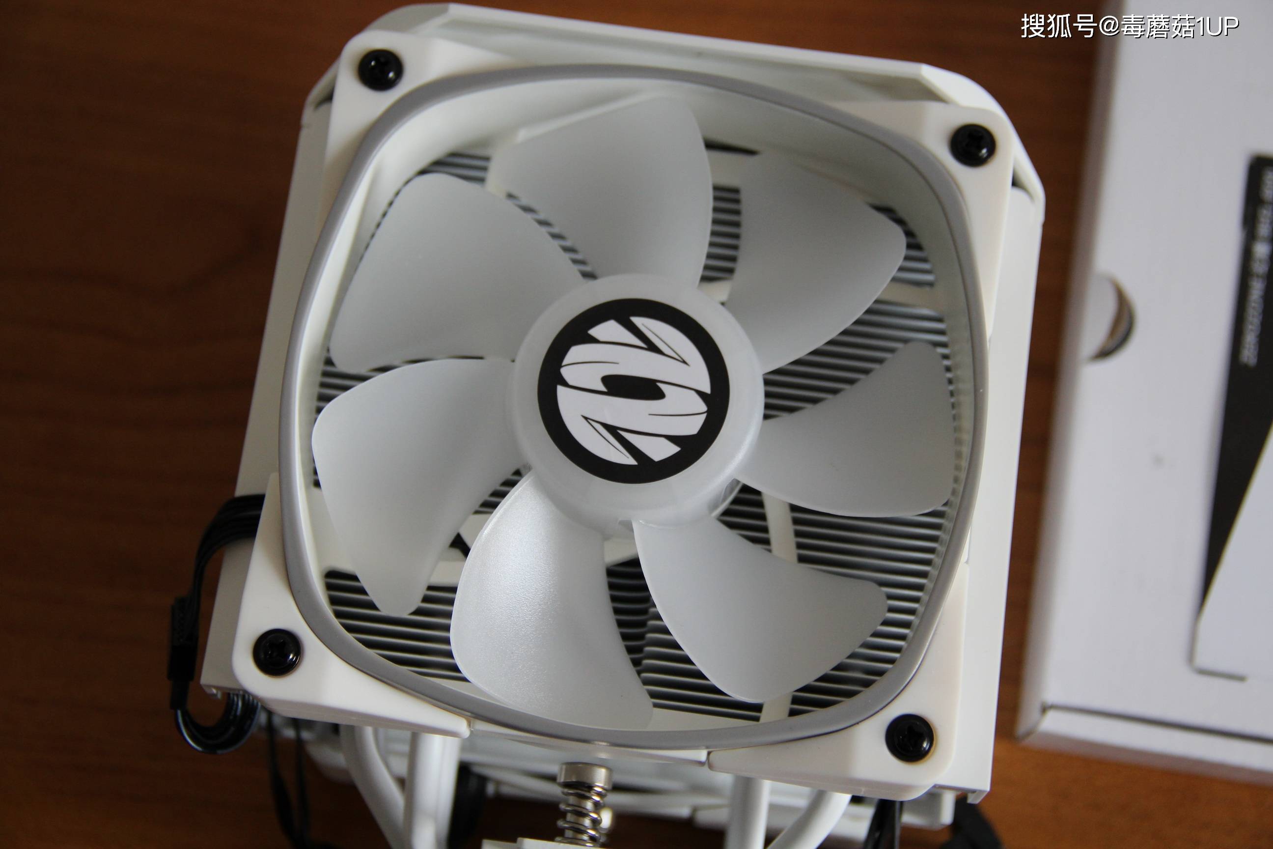 重新定义RGB，风冷也带显示器！ZEROZONE泽洛幻瞳BEG600初体验_屏幕_风扇_散热器