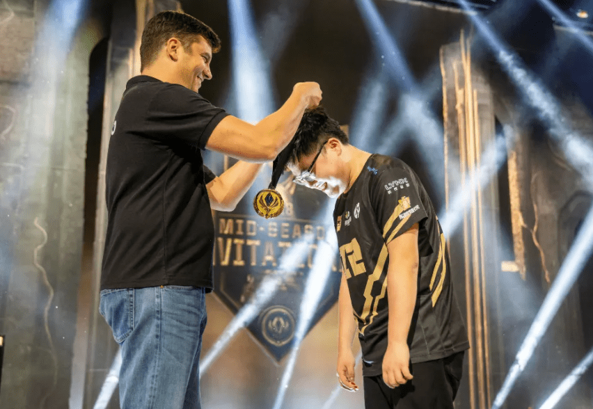 “希望UZI来LCK”！BLG官宣后引发海外水友热议，PDD的爆料很真实_Doggo_选手_因为