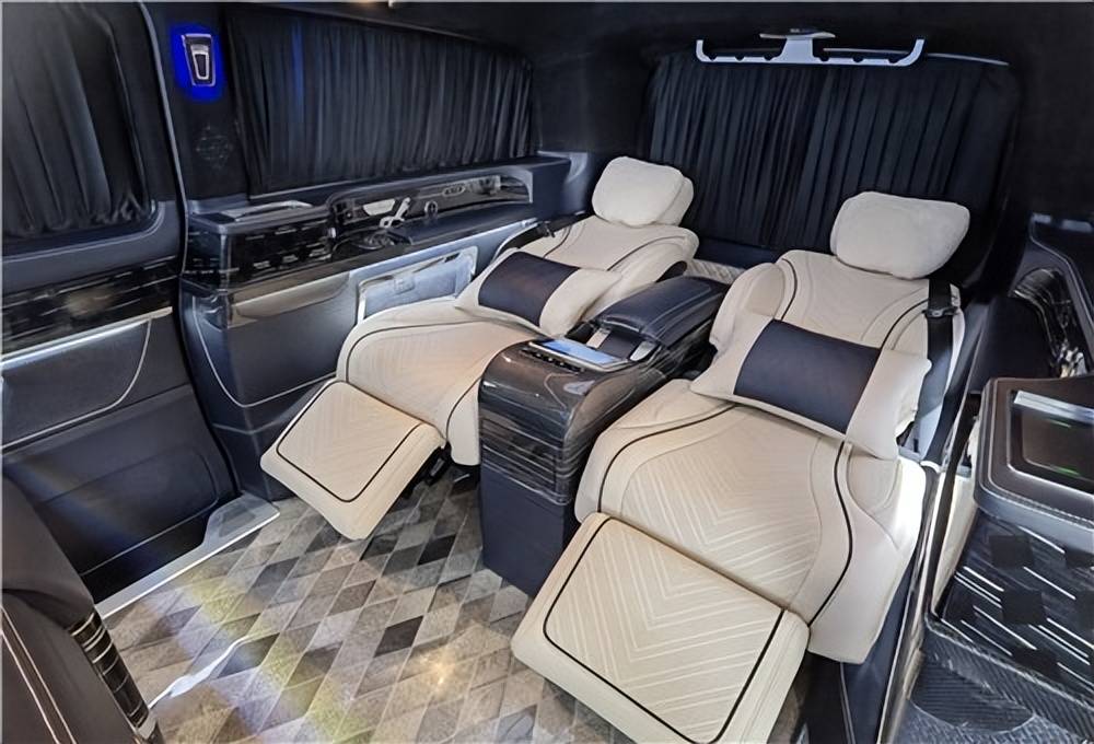 德系商务航母2022款奔驰V260L黑金直插日产埃尔法软肋_搜狐汽车_搜狐网