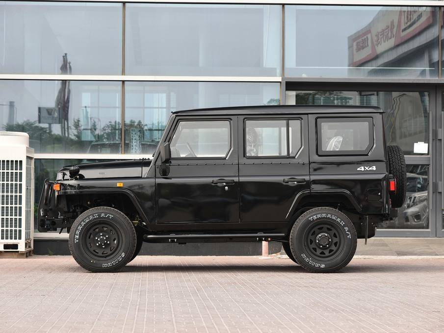 硬派越野BJ212 2.4T发动机+四驱 车长超4.2米 10.4万值不值得买？_搜狐汽车_搜狐网