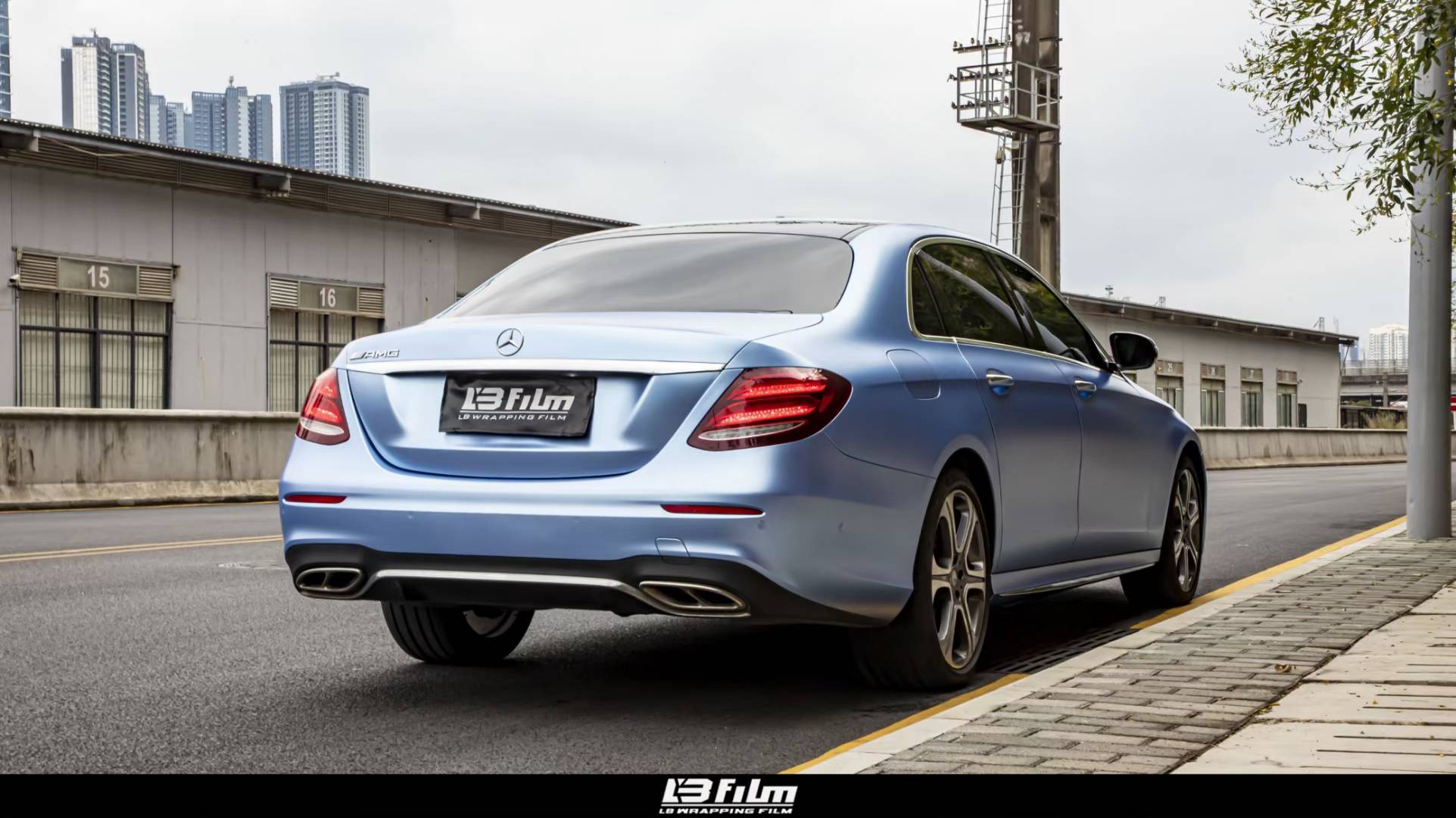 LBFILM改色膜：奔驰-E300电光金属清雾蓝_搜狐汽车_搜狐网